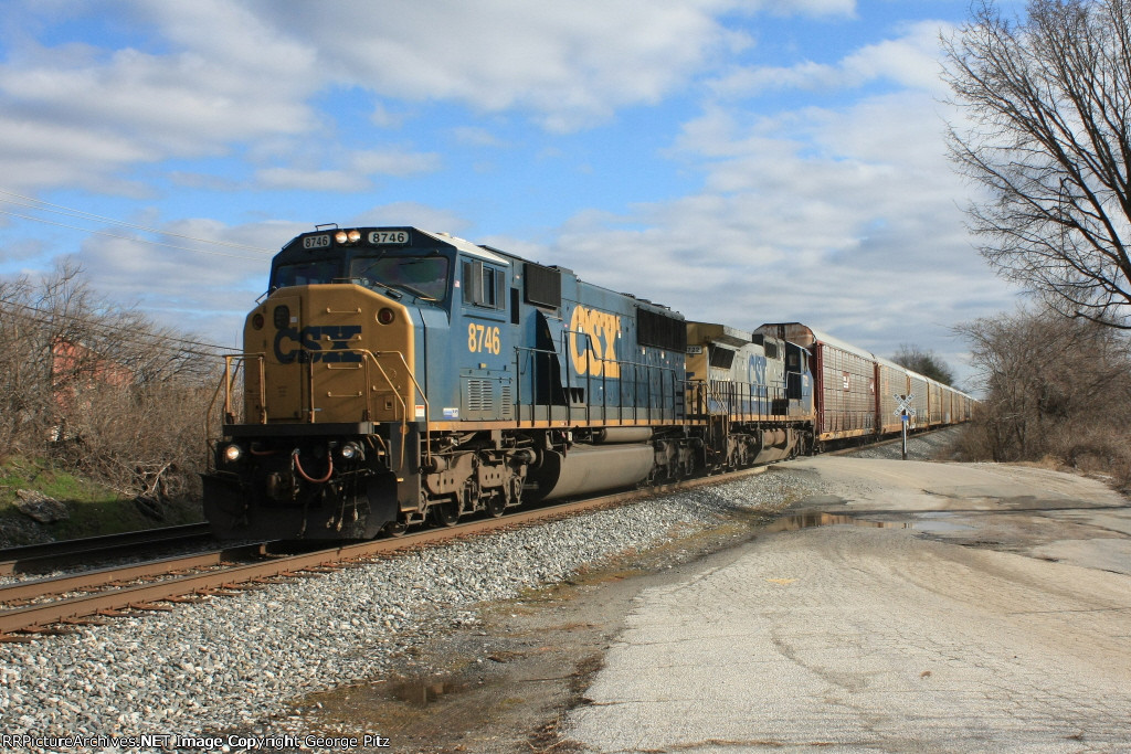CSX 8746 and train Q217